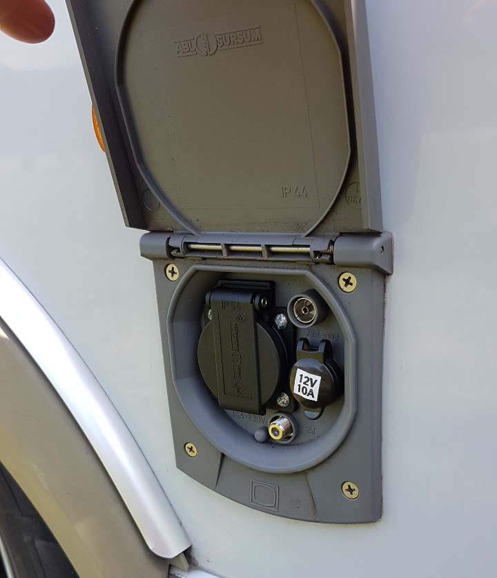 Priza externa multifunctionala – 3 in 1 - AUTO-RULOTA